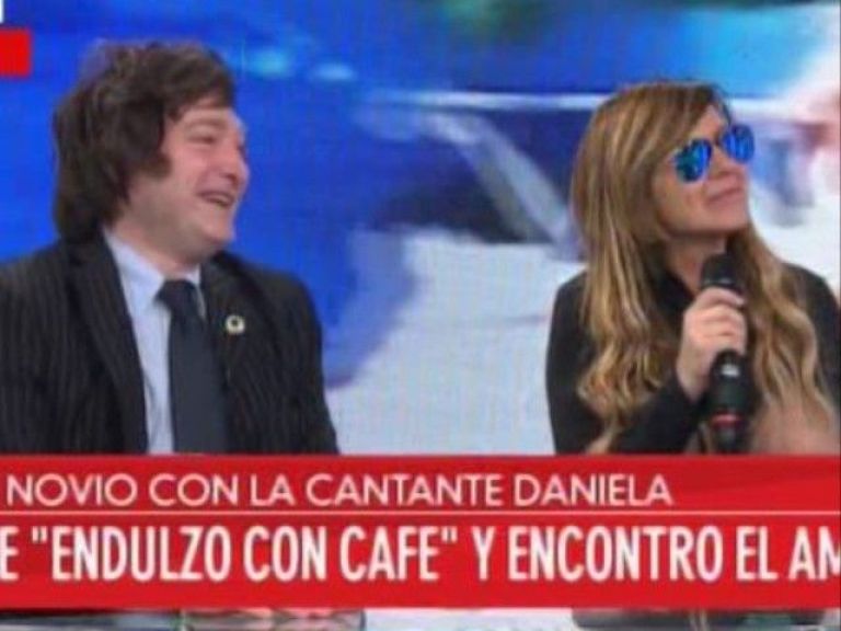 Milei oficializó su noviazgo con Daniela, ex cantante de "Las Primas ...