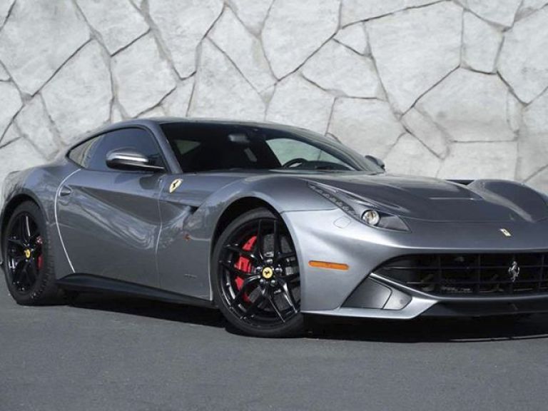 Jason Statham vende su lujosa Ferrari F12 Berlinetta | HaceInstantes ...